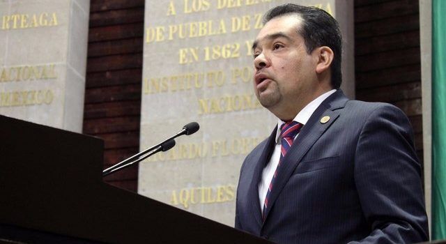 Norberto Martínez, diputado federal, exige al INM respetar los derechos ...